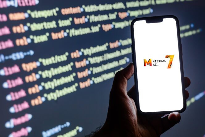 Mistral AI lance Codestral : un modèle d’IA pour générer du code Mistral AI lance Codestral : un modèle d’IA pour générer du code