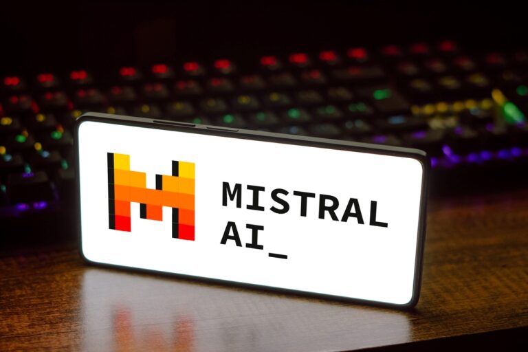 Mistral AI lance Small 3 : un nouveau modèle plus léger en réponse à ... Mistral AI lance Small 3 : un nouveau modèle plus léger en réponse à ...