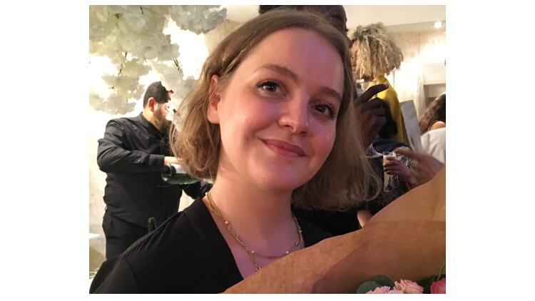 Mathilde Cadoux, gagnante du « Prix espoir » lors du concours de Mod’Art International