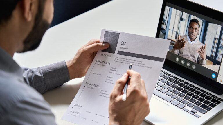 Comment rédiger son CV pour une alternance : nos astuces et modèle