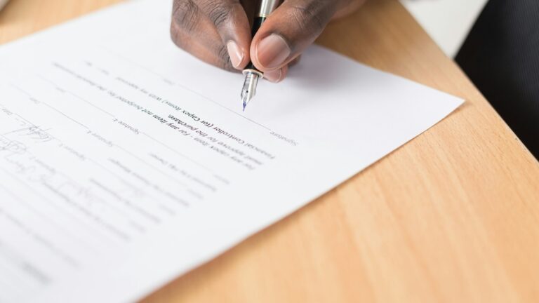 Quelle est la différence entre une convention et un contrat