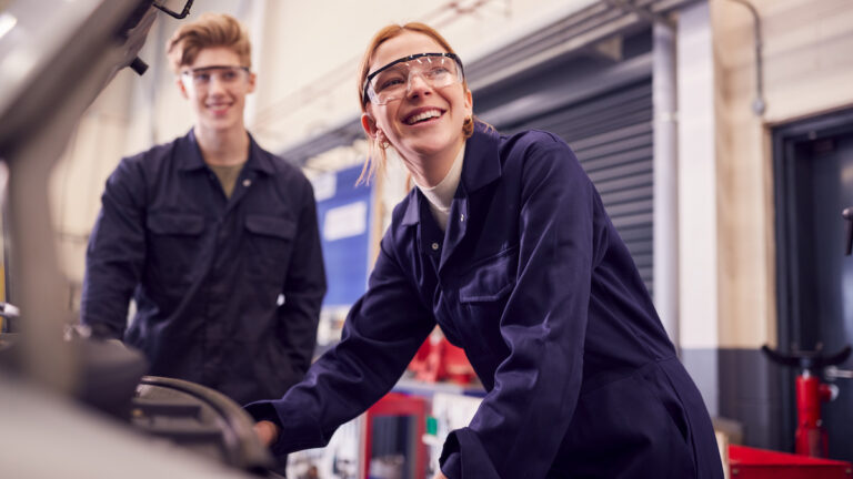 « L’apprentissage est une voie de formation essentielle d’accès aux études supérieures, au ...