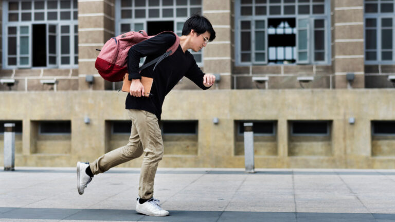 Absences, retards et heures de colle : quels impacts sur mon dossier ...