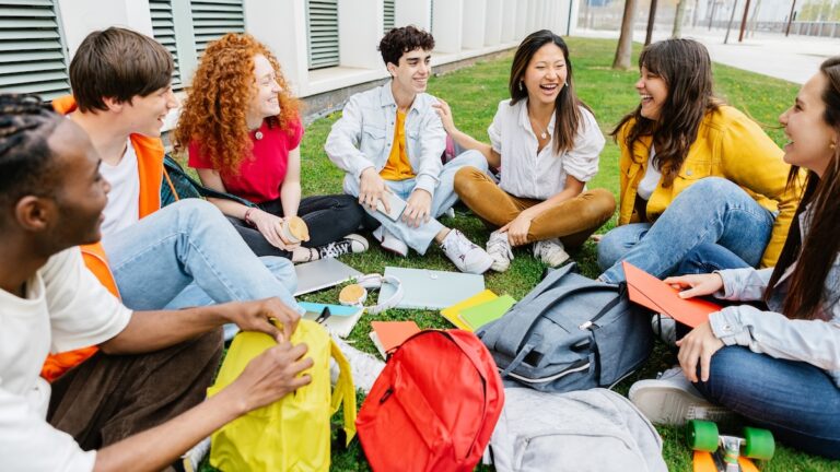 ECEMA : découvre les coulisses et l’offre de formation de la business ...