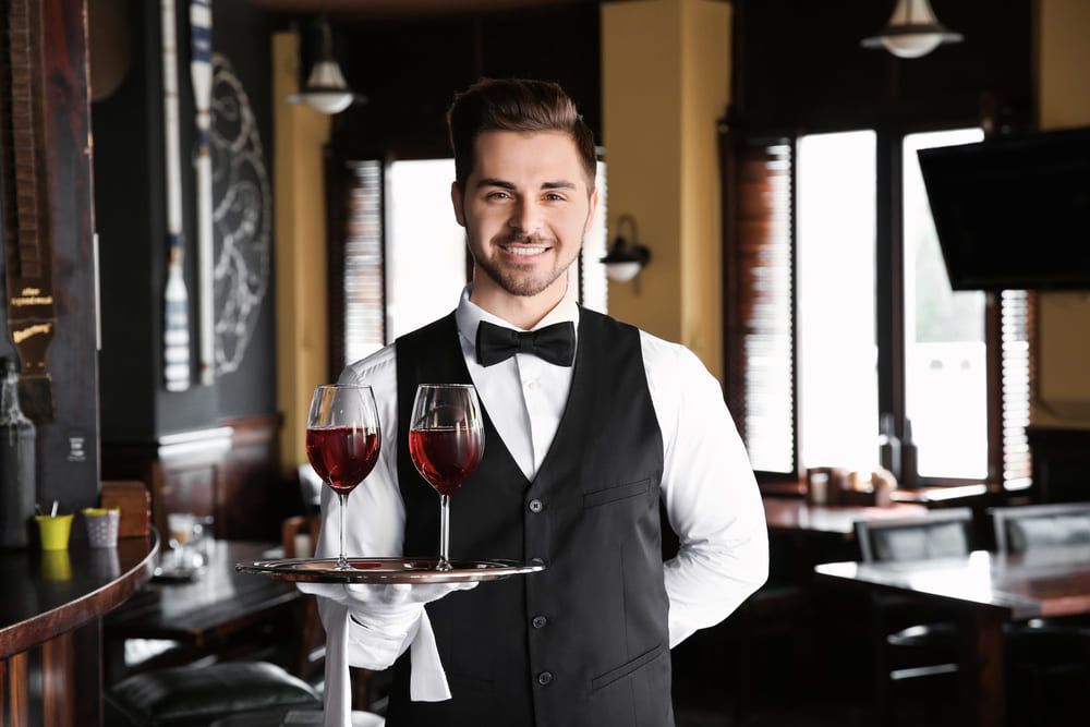 R le D Une Serveuse Serveur De Restaurant Salaire Formation Et R le D Une Serveuse Serveur De Restaurant Salaire Formation Et